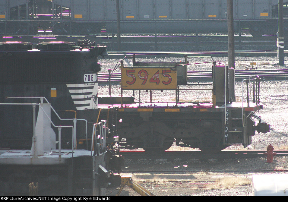 Stripped down HLCX SD60 #5945